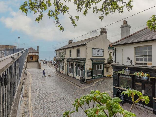 High Street, Leigh On Sea SS9, 1 bed flat to rent, £1,400 pcm | PrimeLocation