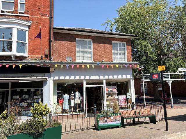 High Street, Leighton Buzzard LU7, 1 bed flat to rent, £860 pcm | PrimeLocation
