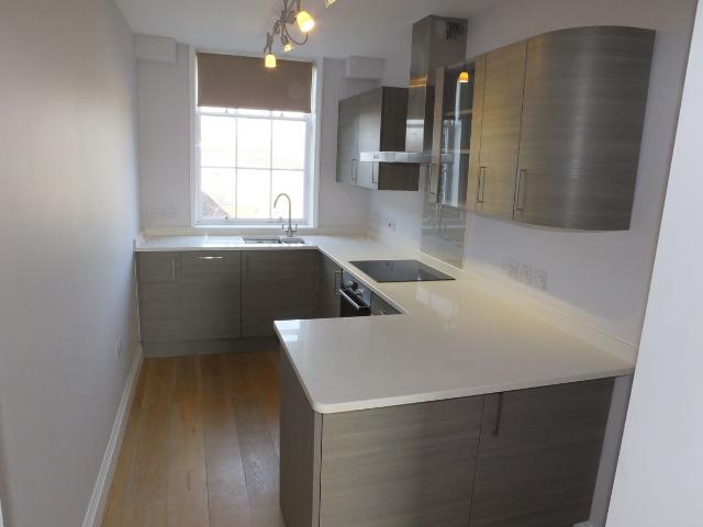 High Street, Lewes BN7, 1 bed flat to rent, £1,050 pcm | PrimeLocation