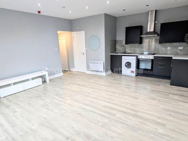 High Street, Lincoln LN5, 2 bed flat to rent, £890 pcm | PrimeLocation