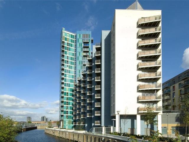 High Street, London 1 bed apartment to rent £1,850 pcm £427 pw