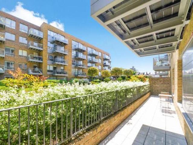 High Street, London, 2 Bedroom Apartment