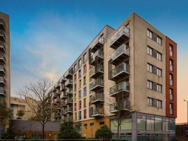 High Street, London, 2 Bedroom Flat