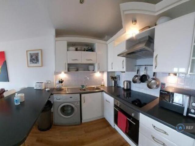 High Street, London, 2 Bedroom Flat