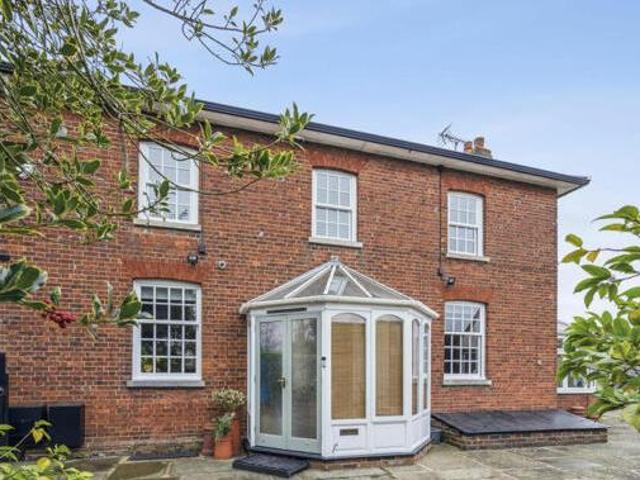 High Street, London Colney, 2 Bedroom Semi detached