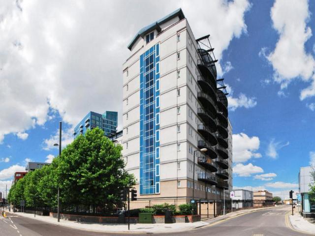 High Street, London, E15 1 bed apartment to rent £2,000 pcm £462 pw