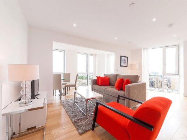 High Street, London E15 2 bed flat to rent £2,500 pcm £577 pw