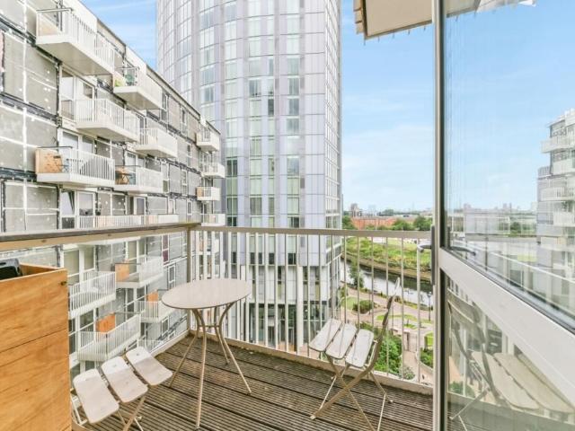 High Street, London E15, 3 bed flat to rent, £3,350 pcm | PrimeLocation