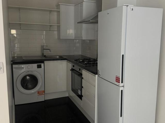 High Street, London E17 1 bed flat to rent £1,600 pcm £369 pw
