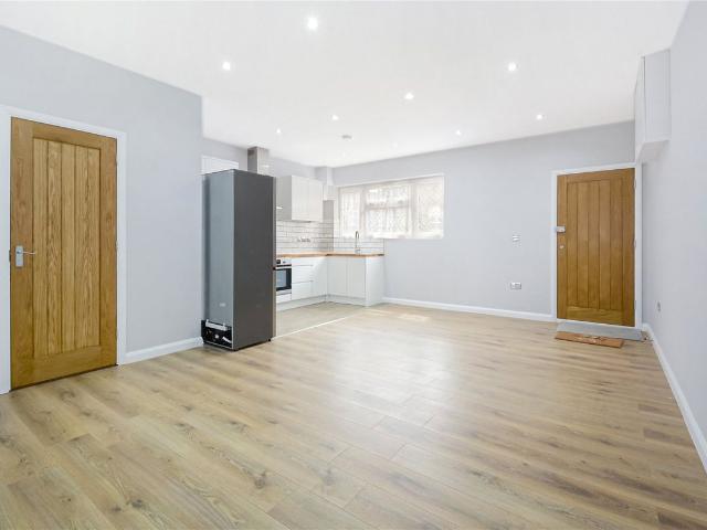High Street, London E17, 2 bed flat to rent, £1,900 pcm | PrimeLocation