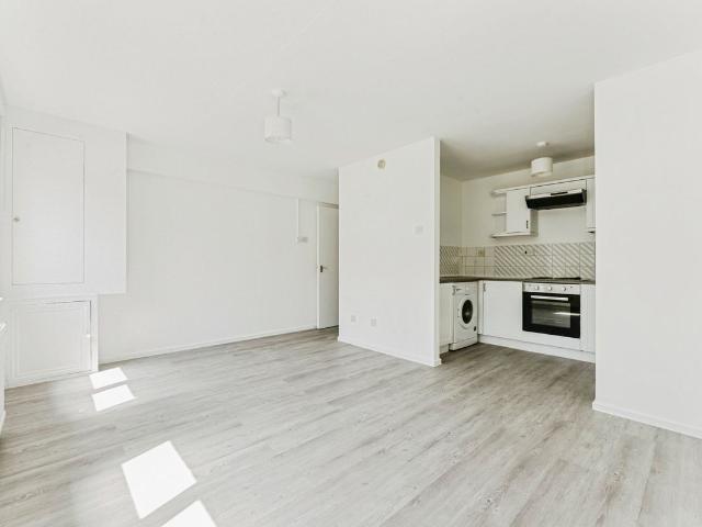High Street, London E13, 1 bed flat to rent, £1,450 pcm | PrimeLocation
