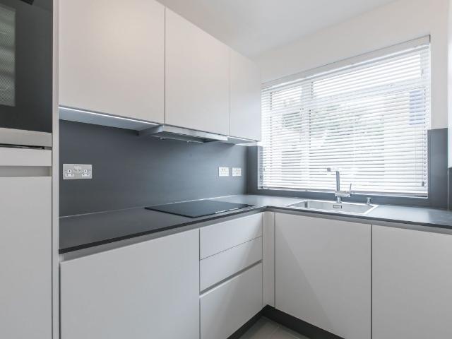 High Street, London N14, 2 bed flat to rent, £1,800 pcm | PrimeLocation