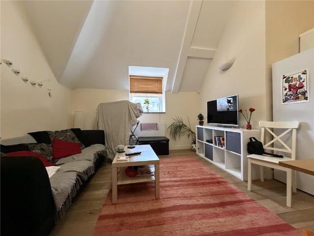High Street, London, N8 2 bed apartment to rent £2,000 pcm £462 pw