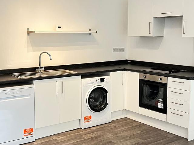 High Street, London N8, 2 bed flat to rent, £1,800 pcm | PrimeLocation