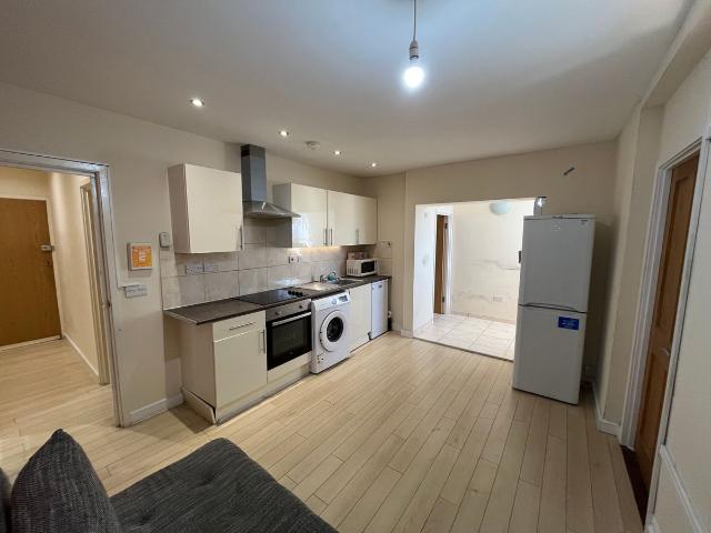 High Street, London N8, 2 bed flat to rent, £1,800 pcm | PrimeLocation