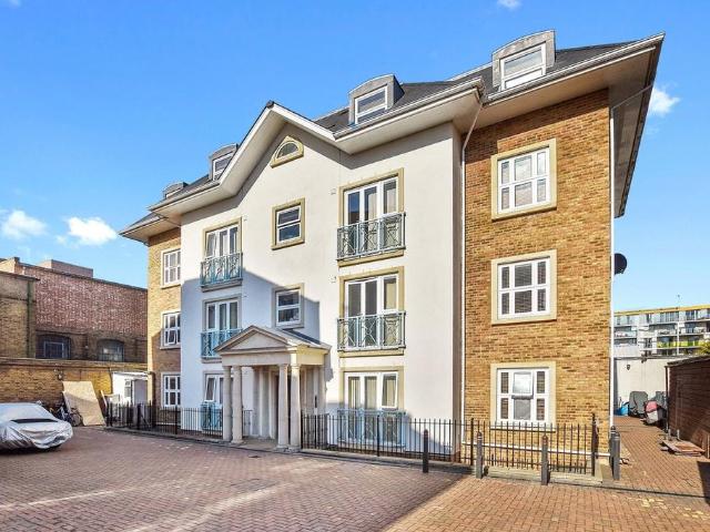 High Street London N8 2 bed flat to rent £2,000 pcm £462 pw