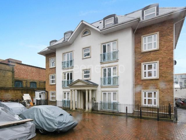 High Street, London N8, 2 bed flat to rent, £2,000 pcm | PrimeLocation