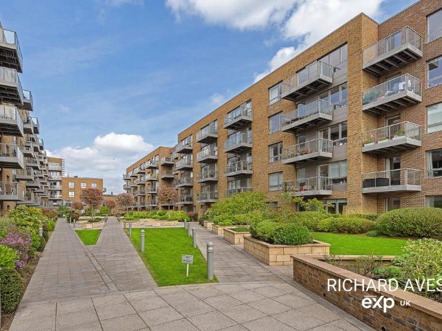 High Street, London N8 2 bed flat to rent £2,350 pcm £542 pw