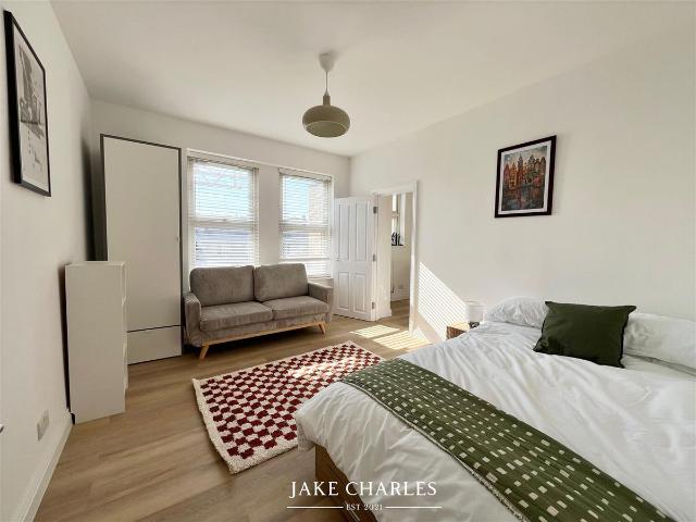High Street, London N8, Studio to rent, £1,500 pcm | PrimeLocation