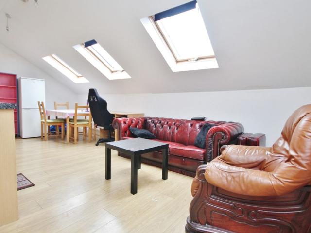 High Street, London SE25, 1 bed flat to rent, £1,250 pcm | PrimeLocation