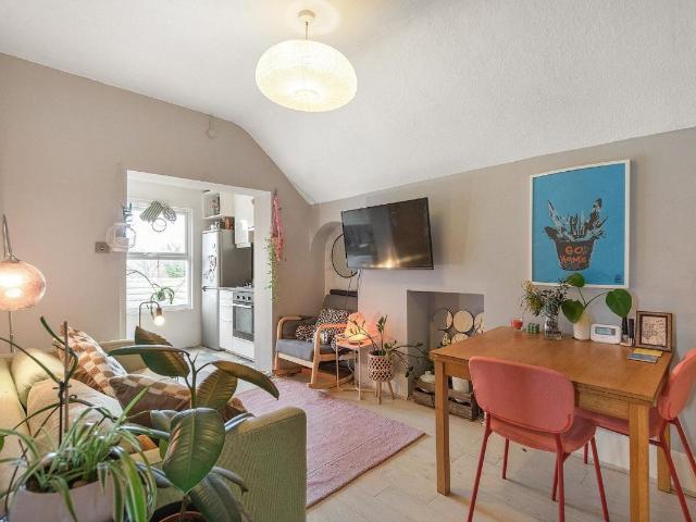 High Street, London SE25, 2 bed flat to rent, £1,800 pcm | PrimeLocation