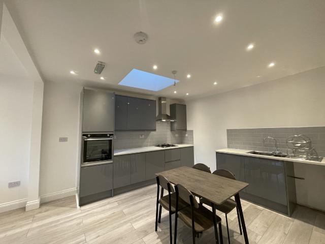 High Street, London SW19, 2 bed flat to rent, £2,350 pcm | PrimeLocation