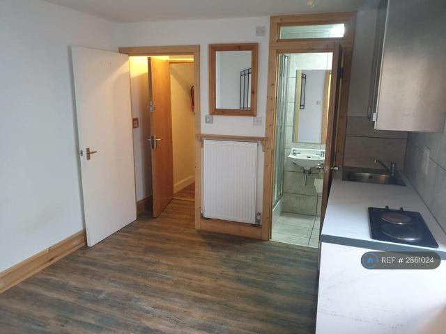 High Street, London, W3 1 bed flat to rent £1,650 pcm £381 pw