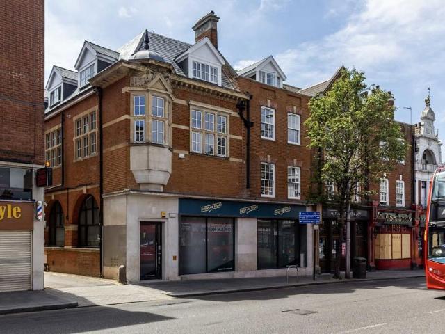 High Street, London W3 2 bed flat to rent £2,197 pcm £507 pw