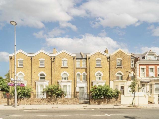 High Street, London W3 Studio to rent £1,053 pcm £243 pw