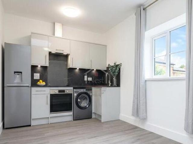 High Street, Llandaff, 2 Bedroom Flat