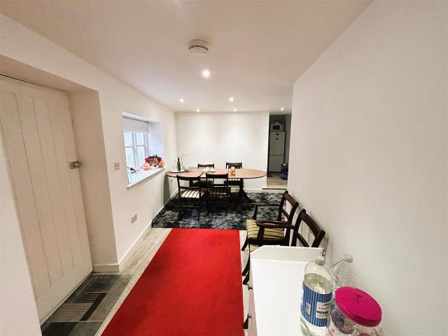 High Street, Lymington SO41, 1 bed maisonette to rent, £950 pcm | PrimeLocation