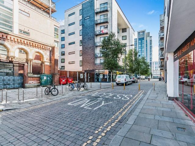 High Street, Manchester M4, 2 bed flat to rent, £1,300 pcm | PrimeLocation