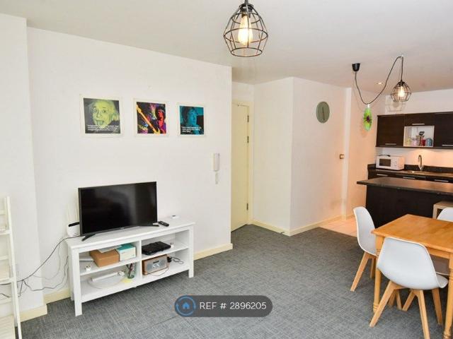 High Street, Manchester M4, 2 bed flat to rent, £1,300 pcm | PrimeLocation