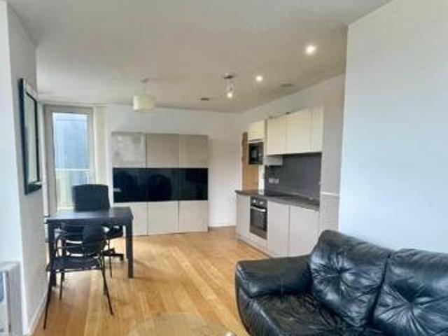 High Street, Manchester, 2 Bedroom Flat