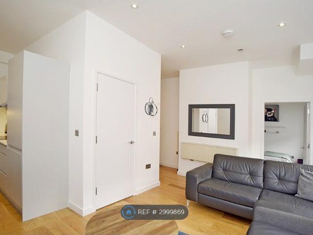 High Street, Maidenhead SL6, 1 bed flat to rent, £1,450 pcm | PrimeLocation