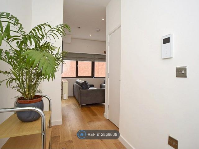 High Street, Maidenhead SL6, 1 bed flat to rent, £1,250 pcm | PrimeLocation
