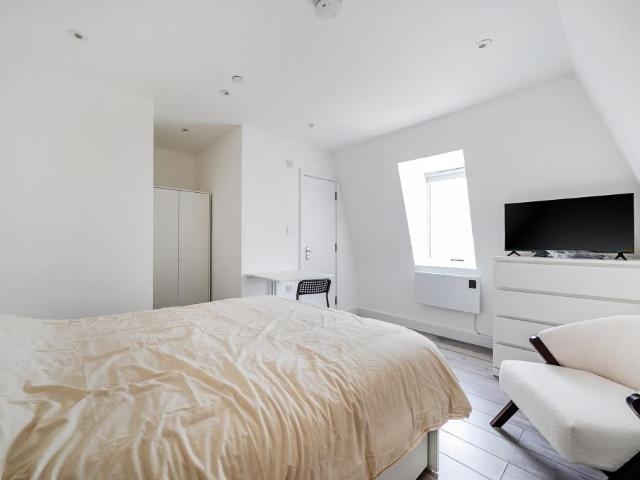 High Street, Maidenhead SL6, Room to rent, £1,000 pcm | PrimeLocation