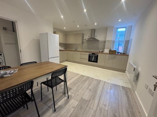 High Street, Maidenhead SL6, Room to rent, £1,000 pcm | PrimeLocation