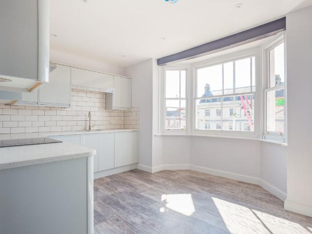 High Street, Marlborough SN8, 2 bed flat to rent, £1,450 pcm | PrimeLocation