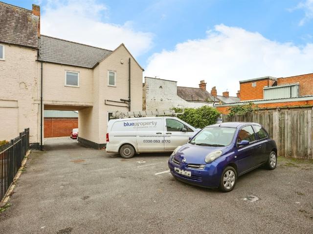 High Street, Melton Mowbray LE13, 3 bed flat to rent, £850 pcm | PrimeLocation