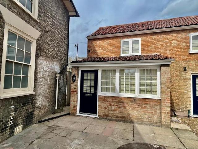 High Street, Mildenhall IP28 1 bed semi detached house to rent £1,215 pcm £280 pw