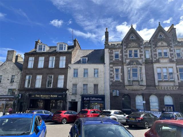 High Street, Montrose DD10 5 bed penthouse to rent £1,050 pcm £242 pw