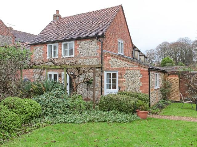 High Street, Nettlebed RG9, 2 bed cottage to rent, £1,600 pcm | PrimeLocation