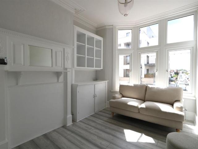 High Street, New Malden KT3, 1 bed flat to rent, £1,400 pcm | PrimeLocation