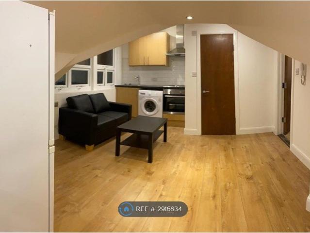 High Street, New Malden KT3, 1 bed flat to rent, £1,200 pcm | PrimeLocation