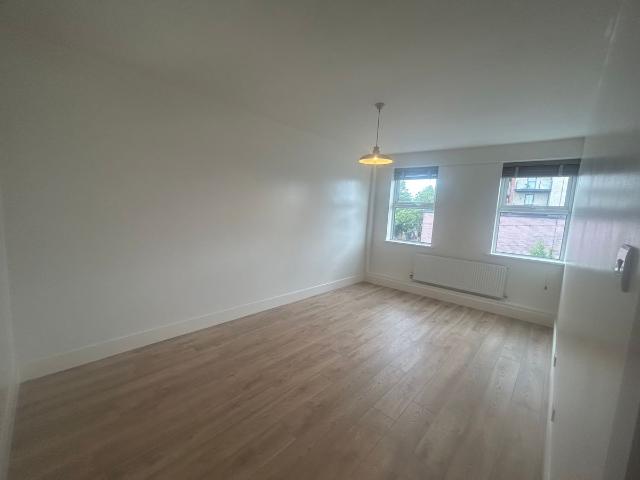 High Street, New Malden KT3, 2 bed flat to rent, £1,850 pcm | PrimeLocation