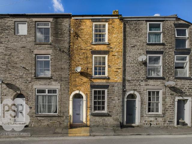 High Street, New Mills, SK22 1 bed maisonette to rent £1,000 pcm £231 pw