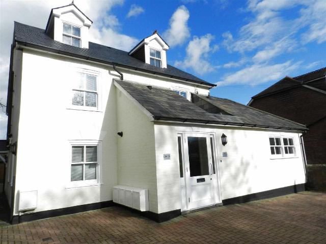 High Street, Newick BN8, 2 bed flat to rent, £1,125 pcm | PrimeLocation