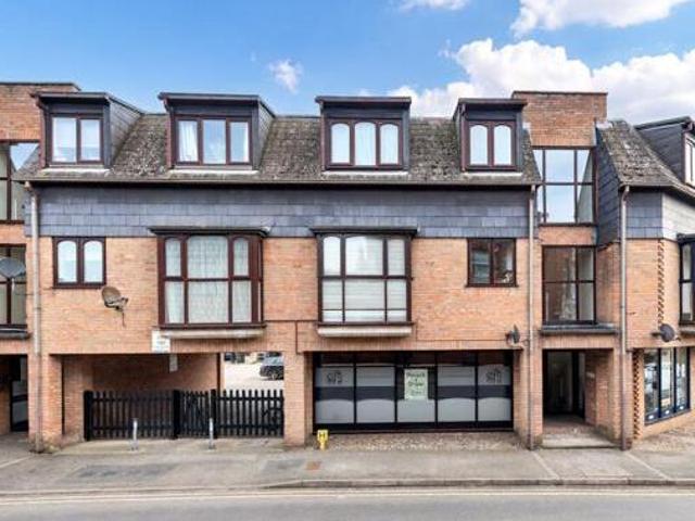 High Street, Newmarket, 2 Bedroom Flat