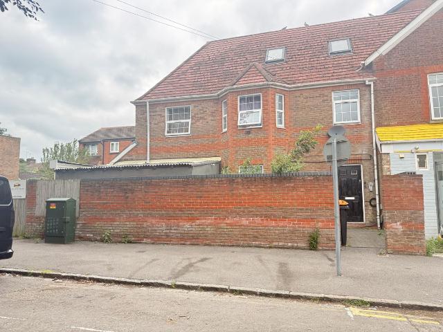 High Street North, Dunstable LU6, 1 bed flat to rent, £850 pcm | PrimeLocation